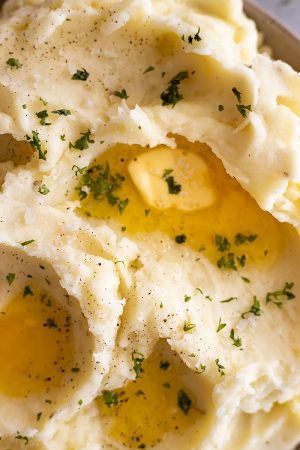 Easy Garlic Mashed Potatoes - Countryside Cravings